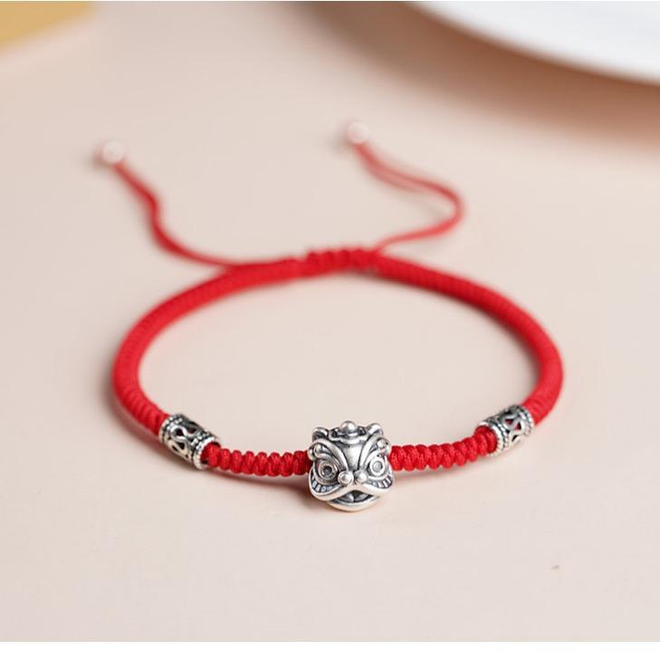ブレスレット レディース メンズ ペア シルバー999 獅子モチーフ 手編み 本命年 誕生日 ギフト 中国風・素材: 線繩・処理工芸: 手工編み・スタイル: 男女兼用・造型: 幾何型・カラー: 優雅黒, 喜楽紅, 平安紅, 銀牌款優雅黒, ...