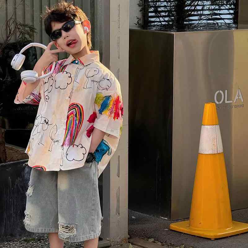 シャツ キッズ 男の子 五分袖 トップス 個性的なグラフィックプリント おしゃれ クール・性別: 男児・対象年齢: 3～8歳 (100～140cm)・スタイル: カジュアル・襟の形: 襟付き・袖丈: 五分袖・主な生地: ポリエステル・主な生...