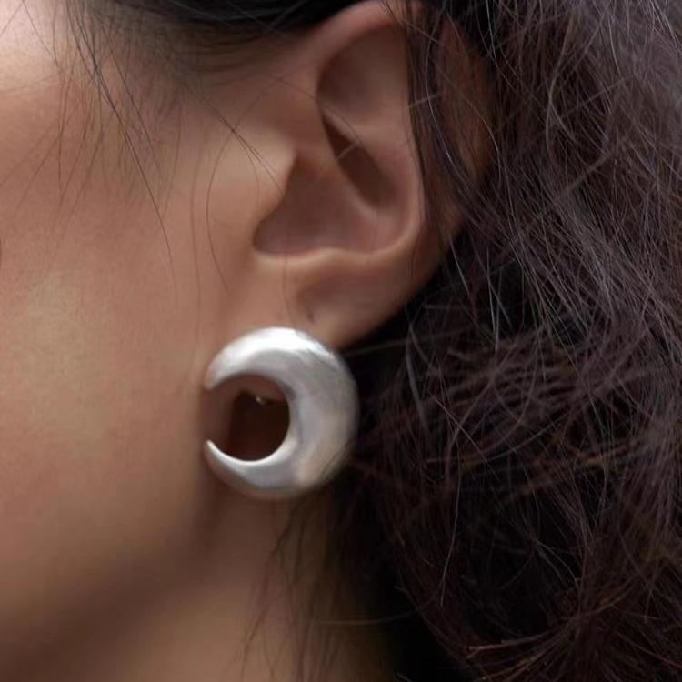 ピアス レディース 月型 幾何学模様 タッセル 流線形 流れる 揺れる 小さめ 小ぶり ファッション 普段使い