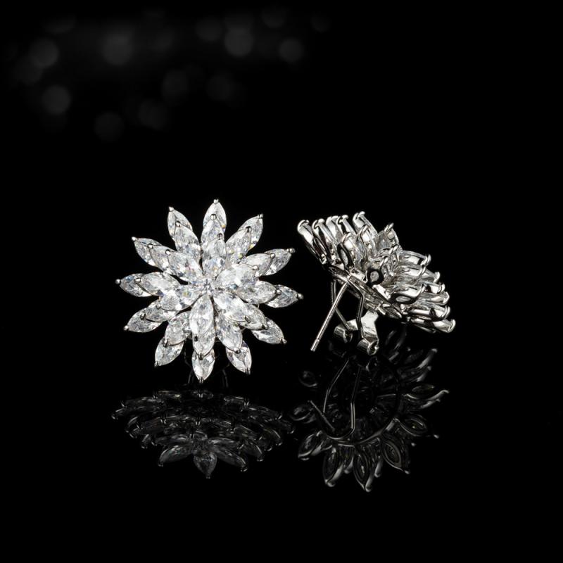 ピアス レディース シルバー925製 回転 スノーフレーク ジルコニア 軽奢 高級感 イヤーカフ イヤリング アクセサリー