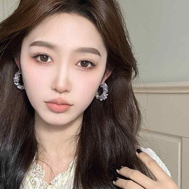 ピアス レディース 淡紫色 水晶 サークル リング イヤリング 高級感 円形 百搭 ゆめかわ アクセサリー・処理方法: 電気メッキ・造型: その他・カラー: 薄紫・流行要素: 不規則・スタイル: 日韓・スタイル分類: 清新、甘美・製品カテゴ...