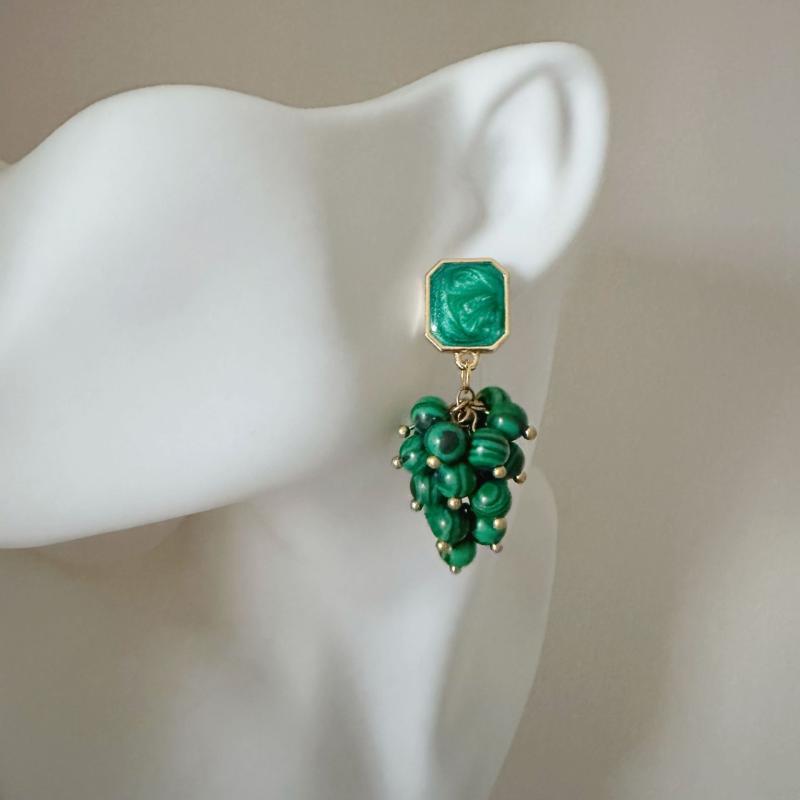 イヤリング レディース 女性用 孔雀石 葡萄 串 エナメル レトロ ヴィンテージ 電気メッキ加工 高級感 個性的 おしゃれ かわいい