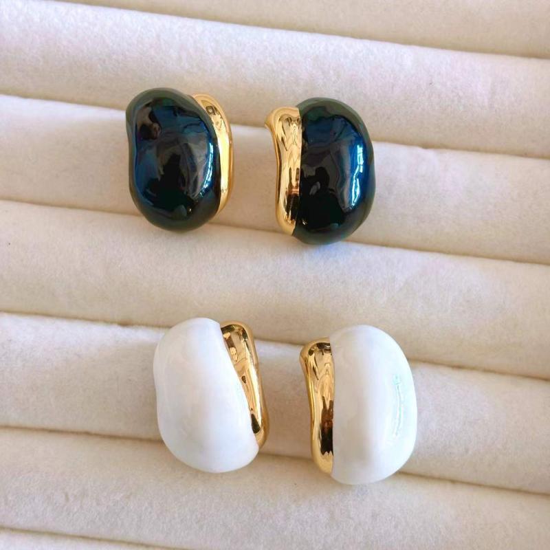 イヤリング レディース 女性用 アールデコ調 弧形 エナメル レトロ 高級感 港風・素材: 銅・処理: 電気メッキ・造型: U形、幾何学型・カラー: ブラック、ホワイト・スタイル: レトロ・対象: レディース・カテゴリ: 耳飾り・流行要素:...