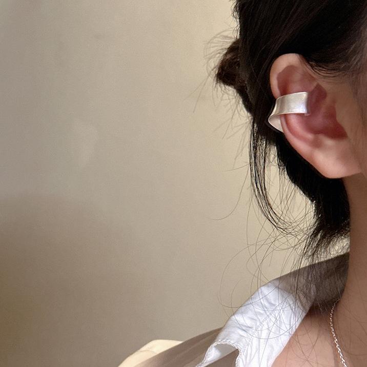イヤリング レディース シルバー925 不規則 小さめ 韓国風 艶消し マット シンプル 高級感 大人かわいい 上品 おしゃれ