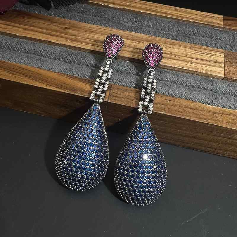 ピアス レディース 女性用 ジルコニア 羽根 ドロップピアス 水滴 電気メッキ加工 高見え 高級感 銅製 揺れる 普段使い かわいい
