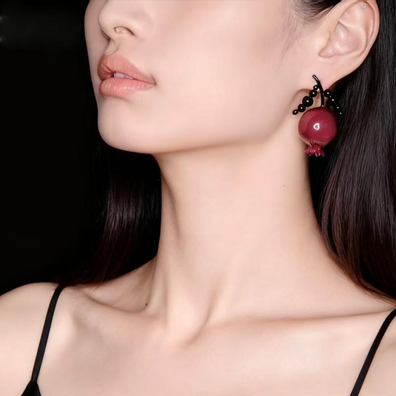 ピアス レディース S925シルバー イヤリング 多彩 エナメル 手描き ザクロ 小ぶり 高級感 個性的 おしゃれ アクセサリー・素材: 銅・処理: 電気メッキ・造型: フルーツ・カラー: 珐琅石榴耳钉・スタイル: 個性・耳針材質: 925...