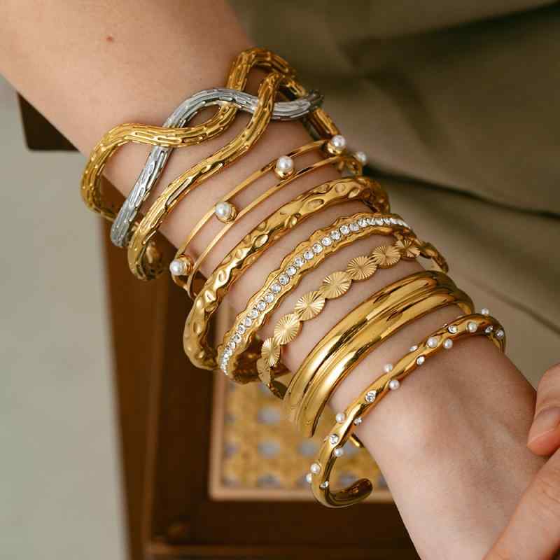 ブレスレット レディース アクセサリー ジルコニア 18K 電気メッキ加工 ステンレス 手飾り ハンマー打ち出し模様 幾何学模様 シンプル デザイン 重ね付け