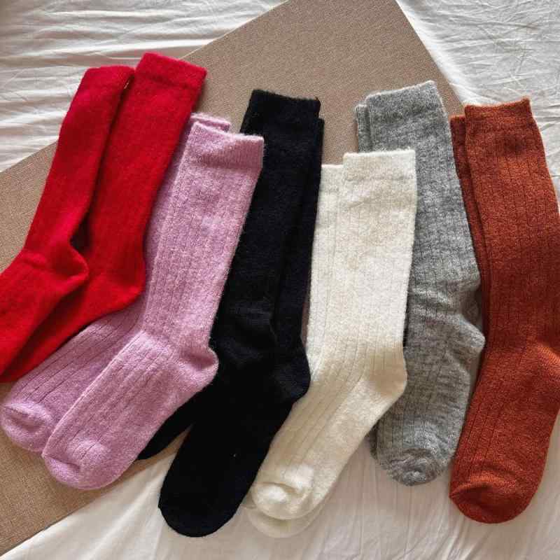 靴下 レディース 秋冬 韓国 中筒 マハイア モヘア 保温 厚手 クルー丈ソックス 小腿 百搭・スタイル: 百搭・柄: 纯色・主な素材: 马海毛・主な素材の含有量: 80%・適合シーズン: 冬季, 秋季・カラー: 黒, 白, 咖, 粉, 灰...
