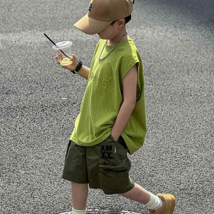 Tシャツ キッズ 男の子 子供用 ノースリーブ スポーツ タンクトップ 夏物・性別: 男・スタイル: スポーツ・袖丈: ノースリーブ・対象年齢: 中高学年(8歳以上、140cm以上)・素材: 綿・生地加工: 柔らかい・柄: 無地・画像: モ...