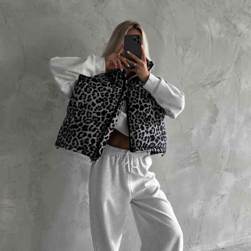 綿ベスト レディース ヒョウ柄 中綿入り 立ち襟 ショート丈 あったか 保温性 秋冬