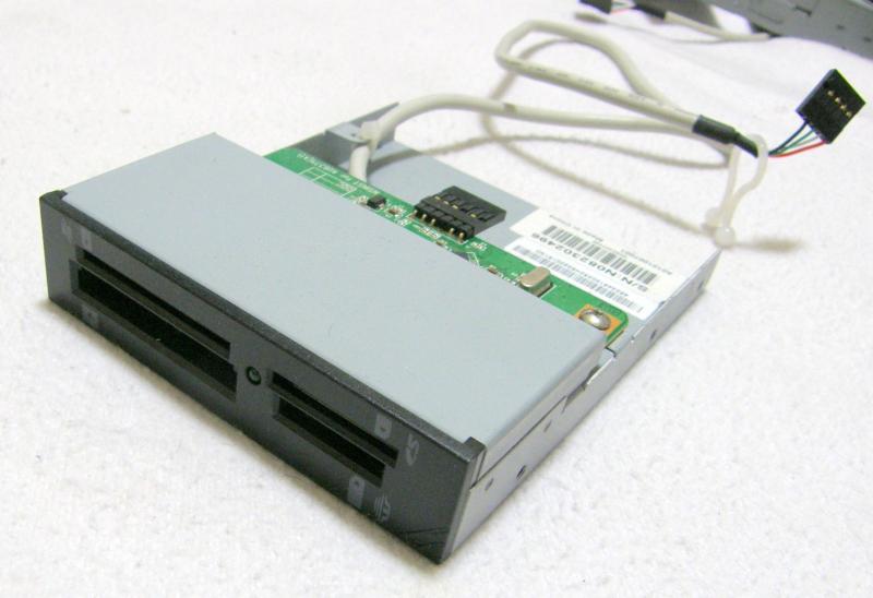 「AU6375」3.5インチベイ内蔵用メモリーカードリーダー SDHC対応■ ご購入前に必ずご確認ください ■1. 在庫管理とご注文の確定当店は複数のオンラインモールで在庫を共有しております。在庫の変動： 更新のタイムラグにより、ご注文後に...