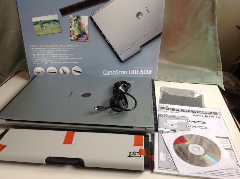 Canon CanoScan LiDE 600F CSLIDE600Fタイプ：フラットベッド型最大用紙サイズ：A4インターフェース：USB光学解像度(dpi)：4800x9600