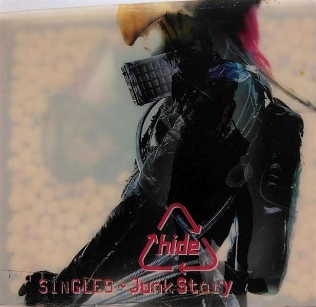 hide SINGLES~Junk Story(盤)■ ご購入前に必ずご確認ください ■1. 在庫管理とご注文の確定当店は複数のオンラインモールで在庫を共有しております。在庫の変動： 更新のタイムラグにより、ご注文後に「完売」が判明する場合...