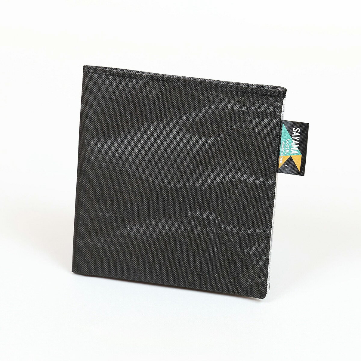 アイテム説明 ミニマリストウォレットは、日本一過酷な山岳レース用として6～10gと軽量ながら必要最低限のモノを入れられるようにと開発を進め、レースでの実績や高い評価を得られたのもあって2018年の冬から販売しているロングセラー製品です。 通...