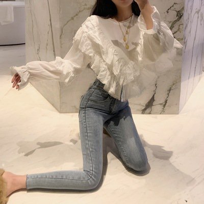 大人女子にぴったりのデニムパンツが登場しました！ハイウエストデザインで脚長効果も抜群です。シンプルでありながらも個性的なデザインで、カジュアルからきれいめまで幅広い着こなしに対応します。ベーシックな無地デザインだから、オールシーズン活躍する...