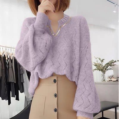 ふわふわとした素材感が魅力のトップスです。ボリューム袖が大人可愛く、存在感のあるデザインはコーディネートの主役級。シンプルながら個性的な雰囲気を演出し、こなれ感や抜け感も感じられます色展開 ベージュ パープルサイズ M L XLサイズ(cm...