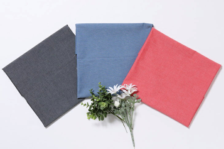 ロングセラーの中肉厚の後染ダンガリー。 ポリエステル混のため乾きが早く、物性面において安定した素材です。 ワッシャー加工によるソフトな風合いが特長。 先染素材よりも小ロットでの別色対応が可能です。 同素材【6010-a】ポリエステルサイド染...