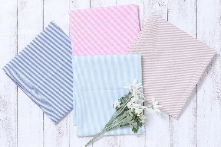 50Sの、しっかりしたベーシックなシャツ地素材です。 トラッドなストライプは長く愛される定番柄。 透け感はナシ。シャツやチュニックなど、トップスにオススメです。 【15490-a】細ストライプ、【15490-b】太ストライプで展開しています...