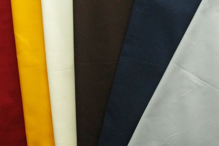 ポピュラーな中肉厚のカツラギ。 耐久性が高くしっかりとした風合いとソフトな肌ざわりが特長の素材です。 白・ウォームカラー【11451-a】、黒・コールドカラー【11451-b】で展開中。 カツラギはほかにも幅が112巾【75500】も展開し...