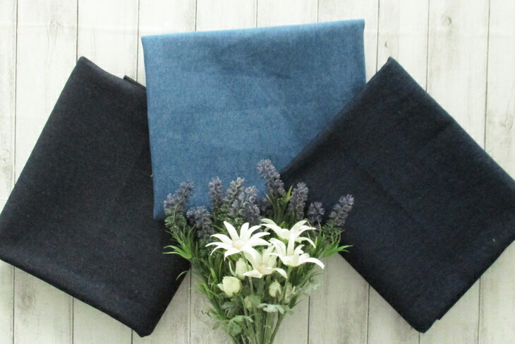 やや厚手のインディゴデニム。 レギュラーは原布になっているため、固い風合いに仕上がっており、ご使用の際はご注意ください。 家庭用ミシンをご利用の場合はワンウォッシュ加工・ブリーチ加工をおすすめします。 ワンウォッシュ加工は一回洗いをかけてい...