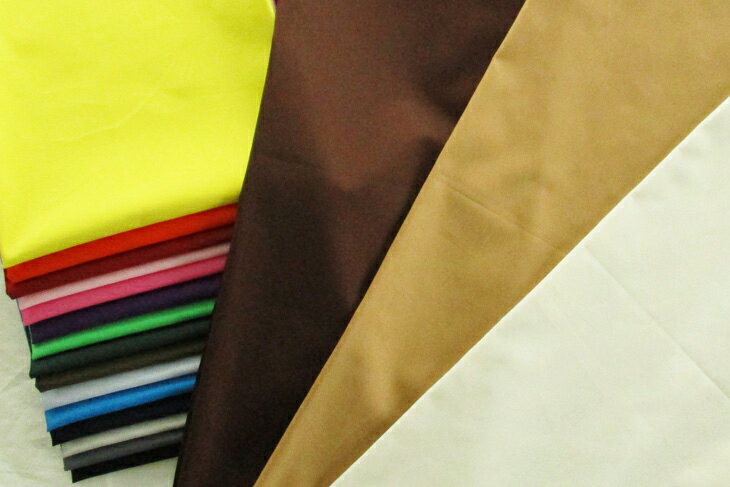 ★★クリックポスト発送1.5m(3個まで)可。最小購入数1m(2個)から★★ コットン100％のブロード。高密度で、薄手ながらハリのある風合いが特長。 豊富なカラーバリエーションで展開した、幅広い用途でお使いいただける素材です。 定番的なシ...