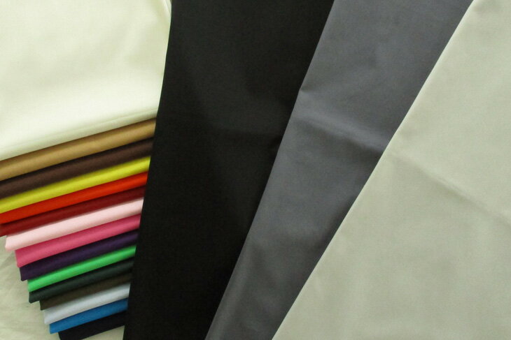 ★★クリックポスト発送1.5m(3個まで)可。最小購入数1m(2個)から★★ コットン100％のブロード。高密度で、薄手ながらハリのある風合いが特長。 豊富なカラーバリエーションで展開した、幅広い用途でお使いいただける素材です。 定番的なシ...