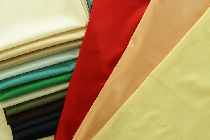 ロングセラーの60Sの糸を使用した薄手のローン。 キメが細かく、透け感が抑えられたソフトな肌ざわりが特長の素材です。 豊富なカラー展開。取扱い易い商品のため、初心者の方にもオススメです。 他のカラーは【66000】で検索してください。 【ス...