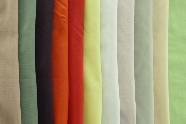 表面をきれいに整えた上質の綿糸を使用した薄手のボイル。 ほどよいシャリ感と清涼感のある素材です。 ナチュラルワッシャー加工で自然な風合いに仕上げました。 【22452-1】ナチュラル＆ベーシックカラーも展開しています。 【スペック】混率：コ...