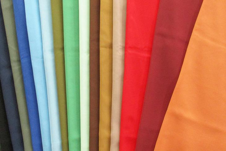 ★★クリックポスト発送1.5m(3個まで)可。最小購入数1m(2個)から★★ 透け感とドレープ感が特徴のふんわり薄手素材。 豊富なカラーで展開しています。 【42209】で検索し、お好みのカラーを探してください。 【スペック】混率：ポリエス...