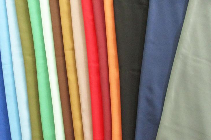 ★★クリックポスト発送1.5m(3個まで)可。最小購入数1m(2個)から★★ 透け感とドレープ感が特徴のふんわり薄手素材。 豊富なカラーで展開しています。 【42209】で検索し、お好みのカラーを探してください。 【スペック】混率：ポリエス...