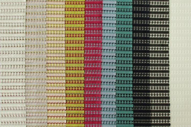 ボーダー調の柄がシンプル可愛いレース生地。 ほかの生地との重ね使いで使えるアイテムの幅も広がります。 【スペック】混率：ポリエステル100％、巾：112cmボーダー調の柄がシンプル可愛いレース生地。 ほかの生地との重ね使いで使えるアイテムの...