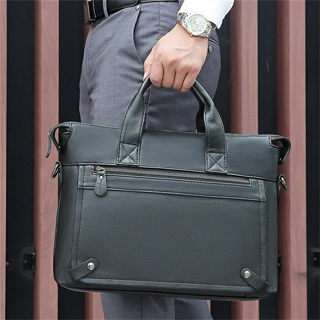 ビジネスシーンに大活躍！大容量のビジネスバッグです。 大きめのポケットなどの複数のポケットを備え、ビジネスツールをスッキリ整理できます。 ●商品色について 掲載商品の画像と実物とは、撮影の状況、モニター表示等により、異なる場合がございますの...