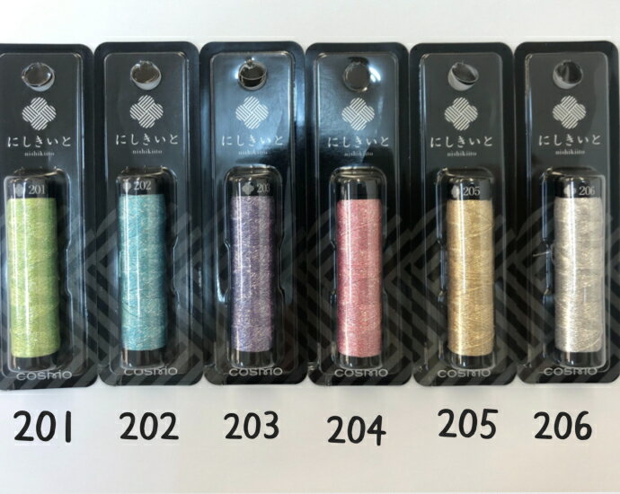 「にしきいと」とは 京都の和装に使われていた金糸の技法を生かし、丁寧に作り上げた日本製の手刺繍用ラメ糸です。 シャンパンの泡のようなきらめきを優しいパステルカラーに散りばめたラメ糸。 手に取ればふわりと柔らかく、なめらかな手触りでスムーズに...