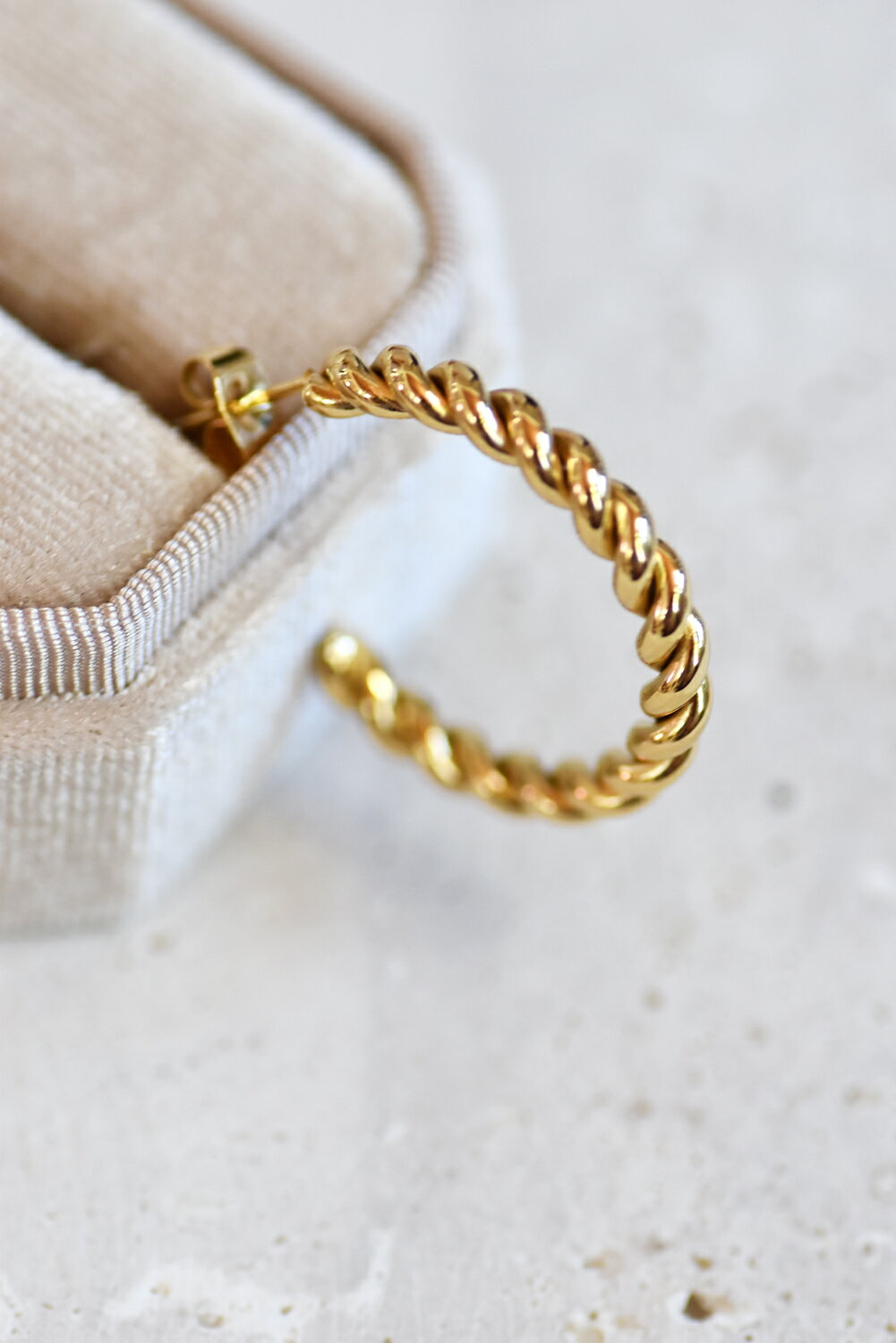 【発送について】 ネコポス便にて発送いたします。複数ご購入いただいた場合は、まとめて発送いたします。 ⇒その他のバッジ・アクセサリー類はこちら モアサナイト　テニスブレスレット　ホルダー　夏　海　プール　誕生日　母の日　父の日　敬老の日　結...