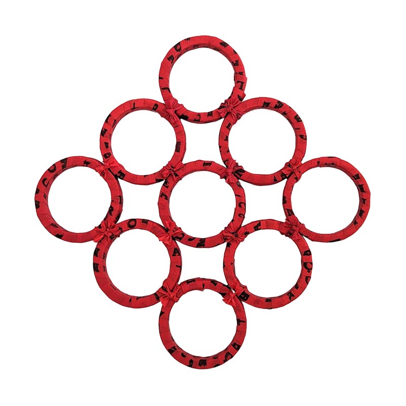 ボンフィン2WAYトリベット鍋敷き スクエア レッド【SORTEサステナブル】 &nbsp; ブラジルのボンフィンリボンとリボン芯を使用したインテリア飾りにもなるサステナブルな2WAY鍋敷きです。テーブルを傷つけず、収納方法も悩まずお洒落に...