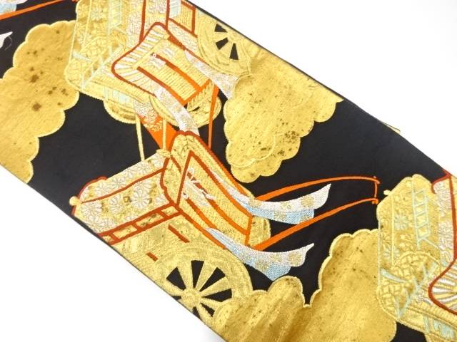 ＜帯サイズ＞（単位：cm） 長さ 424 幅 30.5 状態 よい 素材 正絹 色目 黒 【商品説明】 両端袋とじされていません。 金ヤケがあります。 状態は良いです。 材料としては十分お使い頂けます。 材料用の出品となりますので、薄アク、...