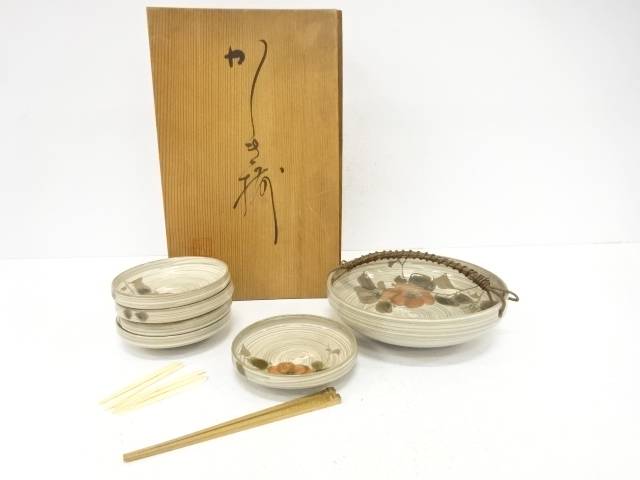 サイズ名称 口径 高台径 高さ 縦 横 長さ 盛器 21 cm 9.5 cm 6.5 cm &nbsp; &nbsp; &nbsp; 取皿 12.8 cm 5.3 cm 3.2 cm &nbsp; &nbsp; &nbsp; 状態 非常によ...