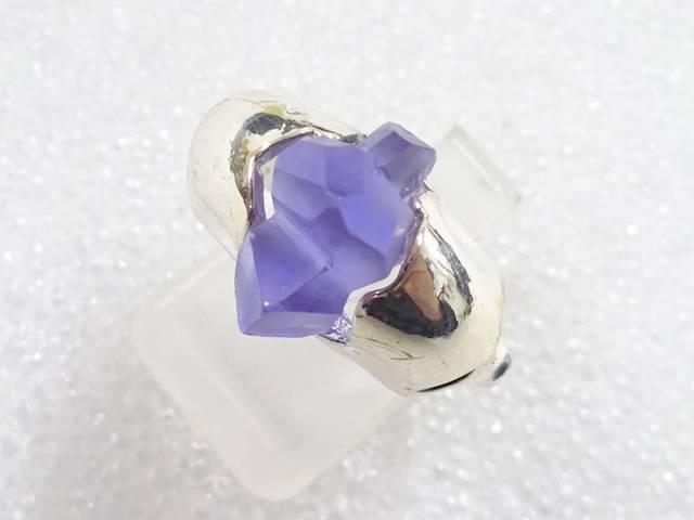 （単位：cm） 状態 非常によい 素材 金属 【商品説明】 状態は大変良いです。 使用可能です。 採寸：検品：花内・木村　撮影：花内【茶道具・茶道・着物】色石　指輪(18号)【中古】【着】【アクセサリー】 宗sou