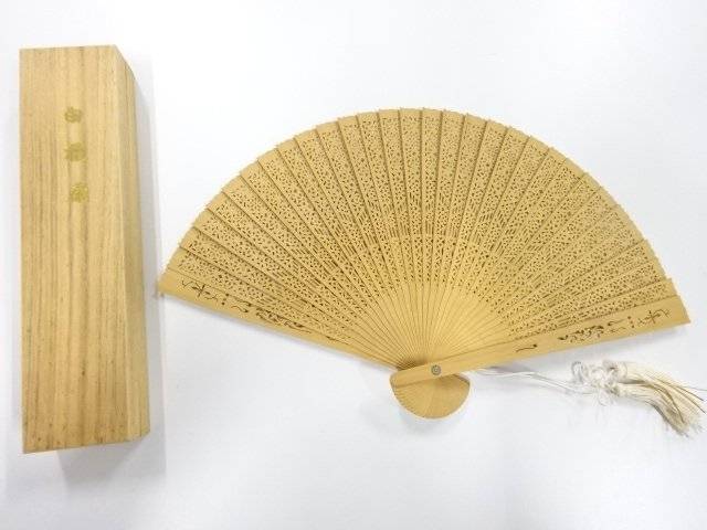 （単位：cm） 状態 非常によい 素材 白檀 【商品説明】 状態は大変良いです。 使用可能です。 採寸：検品：守屋　撮影：守屋【茶道具・茶道・着物】白檀　扇子【アンティーク】【中古】【着】【その他】 宗sou