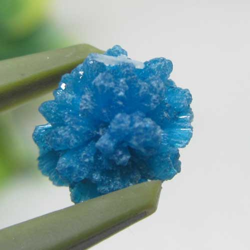 商品名 ☆カバンサイト　ルース 1.28ct　8.0×7.3mm前後　 India 説明　 カバンサイト（Cavansite）は、鮮やかなブルーが特徴の希少な天然鉱物で、主にインドで産出します。 結晶が花のように集まる独特の形状を見せること...