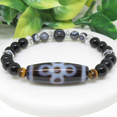 【天珠】 ☆五眼閃泌甩　37ミリ ・タイガーアイ（虎目石6ミリ） ・天眼石（10ミリ/8ミリ） ・オニキス（黒瑪瑙8ミリ） ・ボタンカット水晶 【サイズ】 ・内径17センチ 【波動】 財運と長寿 五眼（東西南北＋中央の五方位）...