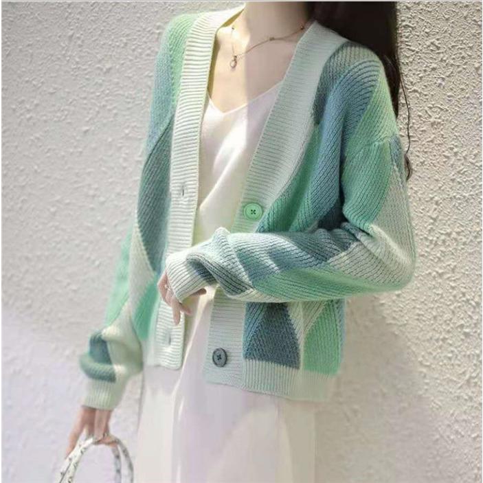 素材：アクリル100％ サイズ：ワンサイズ 着丈:約57cm 袖丈:約58cm 胸囲:約116cm 裏地：なし 伸縮性：あり 透け感：なし 生産国：中国 レディース ツイードニットカーデ 長袖 着やせ カラーチェック ニットトップス カジュ...