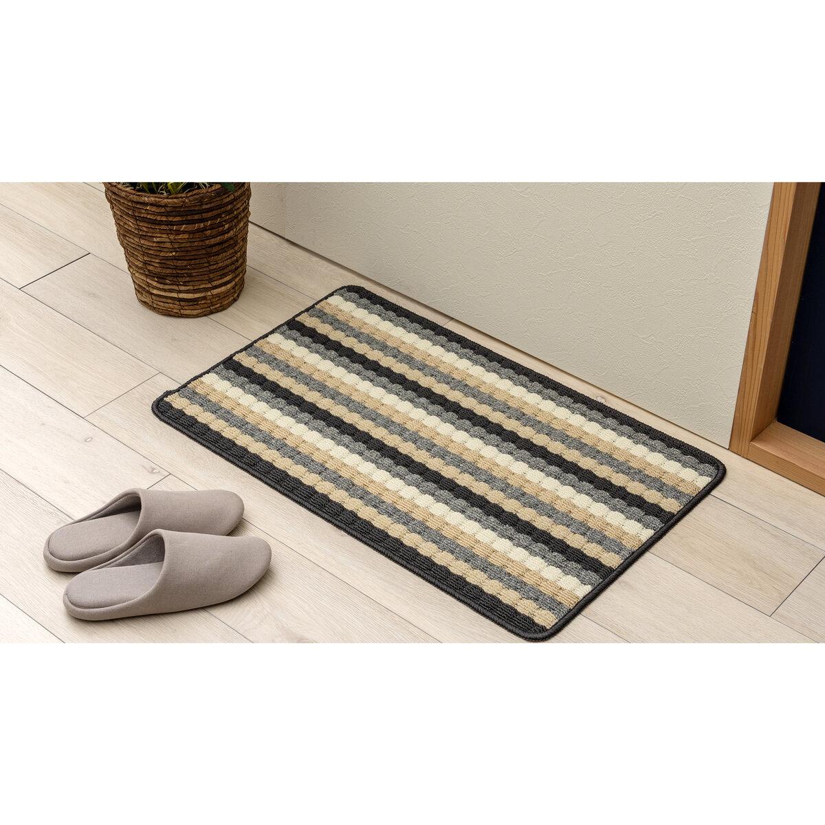 【商品の特徴】 ・裏面滑り止め付きのインテリアマット ・ずれにくく、めくれにくいので快適にご使用いただけます。 ・ベッドサイドに、ソファ前に、デスク下に、用途に合わせ選べるサイズ展開があります。 ---------- ・サイズ45×75cm...