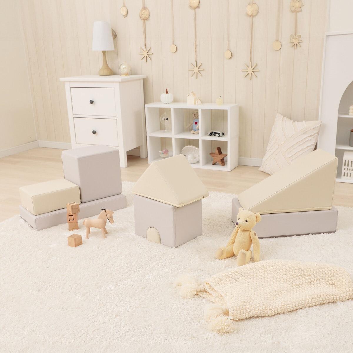 【商品の特徴】 ・日本製 ・カラフルな積み木が8点セット ・クッション素材で安心 ・PVC素材でお手入れ簡単 ---------- 自由な発想と想像を育む、クッション素材の積み木。 クッション素材なので、安心して遊んでいただけます。 PVC...