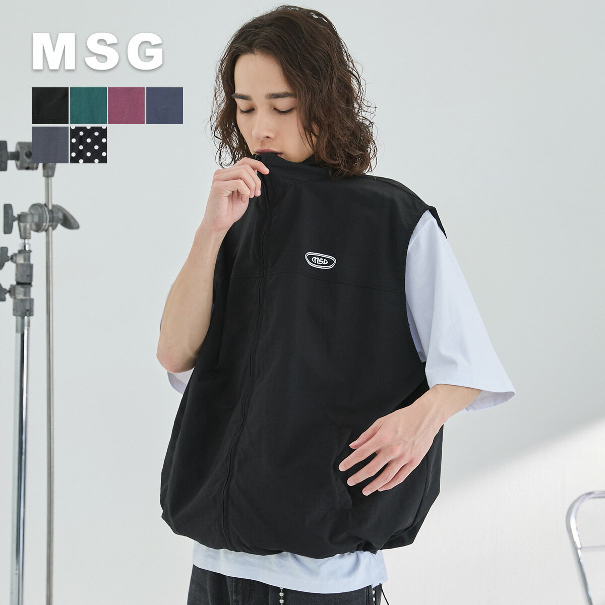 商品情報 ワンポイント刺繍ロゴ配色 ナイロン バルーンベスト ■Design レイヤードスタイルに取り入れたい、存在感のあるナイロンベスト。 丸みのあるバルーンシルエットが、いつものコーディネートに鮮度をプラスしてくれる一着です。 左胸には...