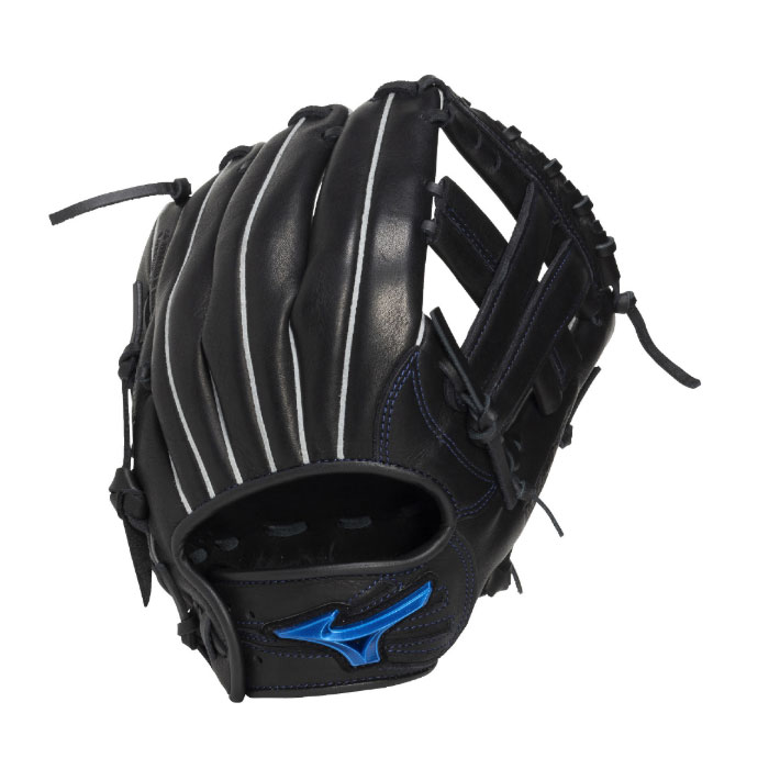 メーカー：ミズノ (mizuno)品名：ジュニア軟式用WILL DRIVE BLUEオールラウンド用：サイズS品番：1AJGY34710-09●ポジションオールラウンド用●カラーブラック●レザー受球面/背面:天然皮革(牛革)●サイズS●生産...