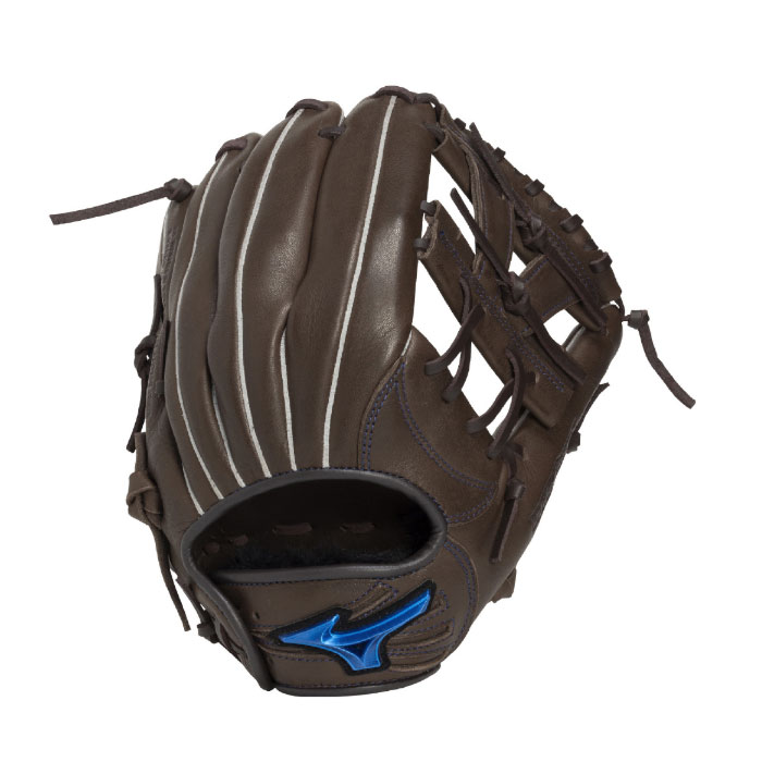 メーカー：ミズノ (mizuno)品名：ジュニア軟式用WILL DRIVE BLUEオールラウンド用：サイズM品番：1AJGY34720-82●ポジションオールラウンド用●カラーマホガニー●レザー受球面/背面:天然皮革(牛革)●サイズM●生...