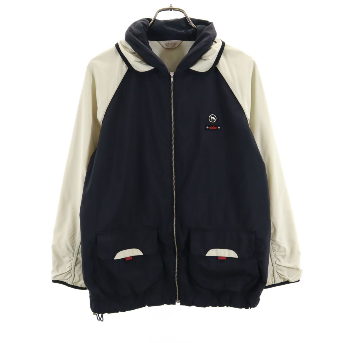 アダバット ゴルフ ウェア 40 ブラック×アイボリー adabat レディース 【中古】 【240309】 【PD】 【詳細】襟後ろのファスナー内にはフードは付いていません。両袖や腹部右あたりにシミ汚れあり。破れはございませんが、古着にご...