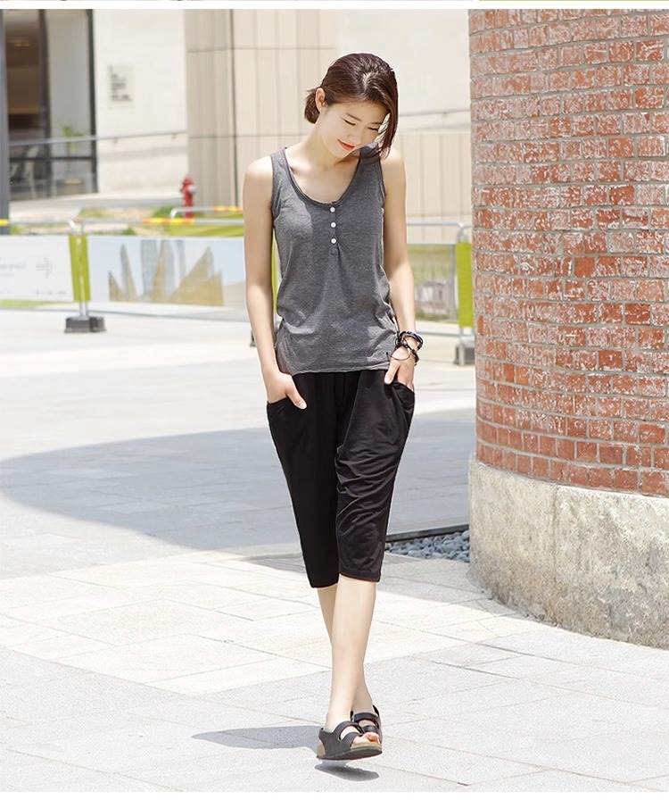 カジュアルでありながら、きちんと感も醸し出す「レディース パンツ ボトムス」は、春夏秋のロングシーズンにぴったりのアイテムです！膝丈から膝下までの丈感で、スマートなシルエットを演出。タイトなデザインながらも、伸縮性があり動きやすく、日常のお...