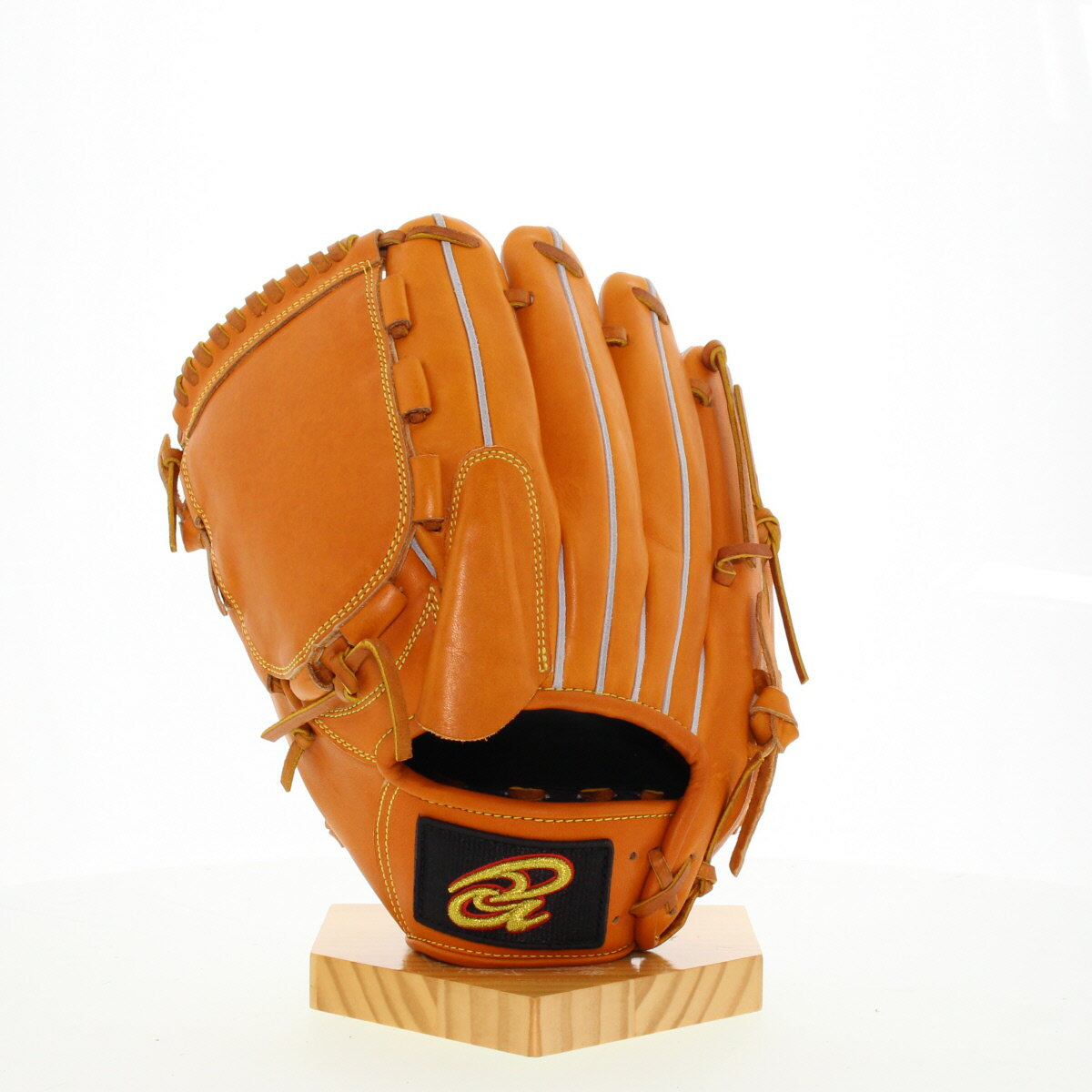 革と芯、金型にこだわり抜いて作られた逸品。やや小ぶりで横に握って使いたい投手向け。 ■閉じ位置1.5～2.5■投手用■サイズ6■生産国：ベトナム製■素材：ステアハイド 当店独自のグラブ表記につきまして 「グラブが持つ本来の姿×あなたが捕りた...